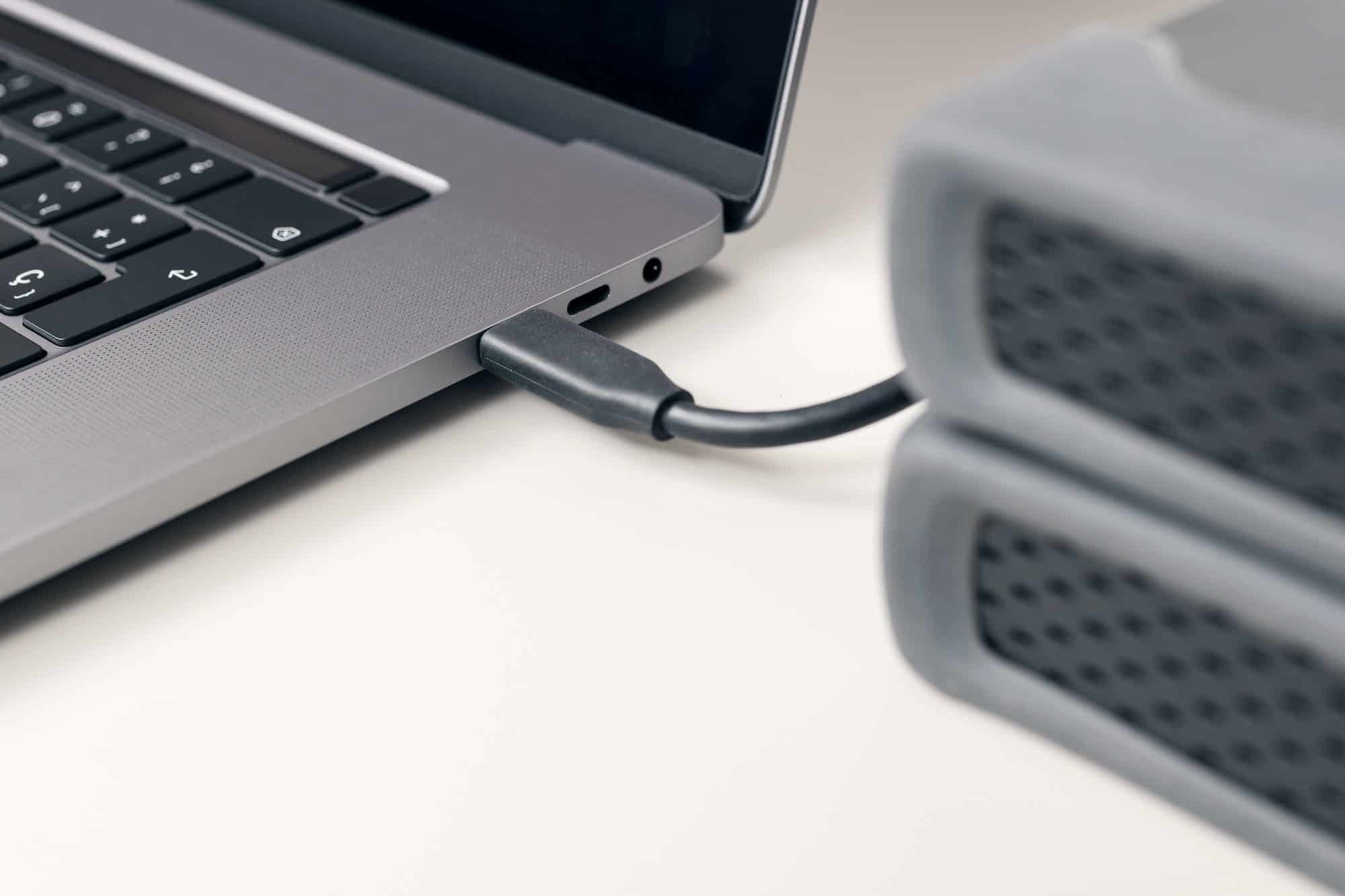 The Ultimate Guide to USB-C Thunderbolt Cables - ReliableComponents ...